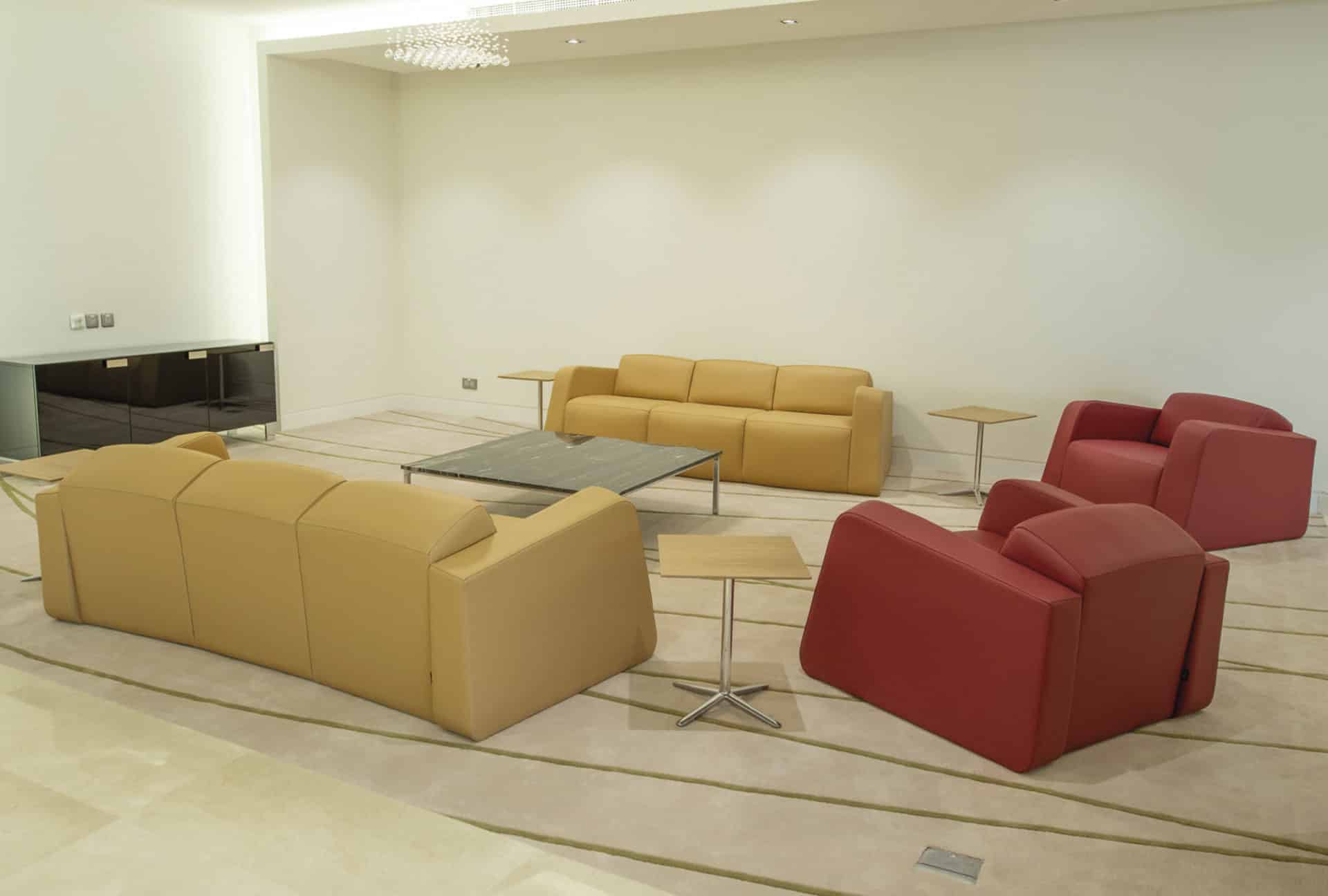 HUGO. Waiting room sofa | BOS