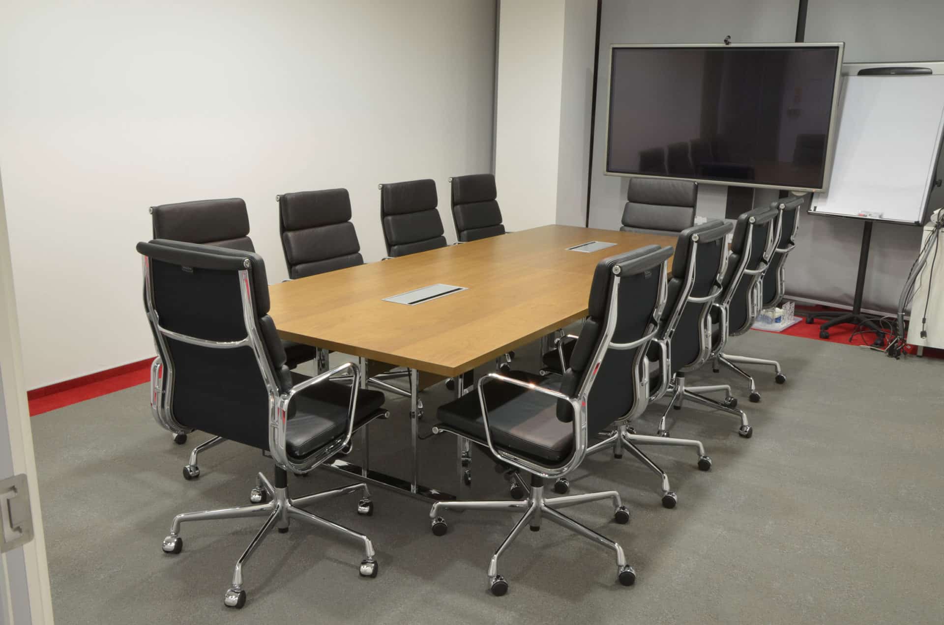 Supra, the executive conferences tables. BOS1964