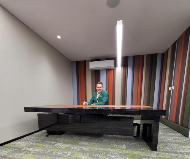 SAIL. Mesa de reuniones moderna y minimalista. - BOS Barcelona